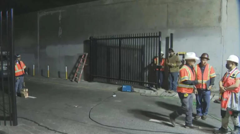 LA forced to block freeway on-ramps with gates ahead of 'No King's ...