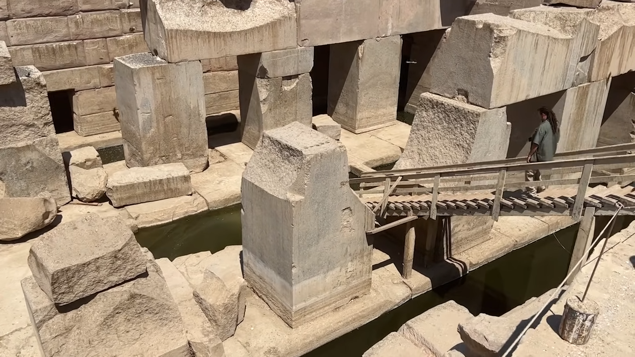 The 15-meter-deep temple hidden beneath Abydos