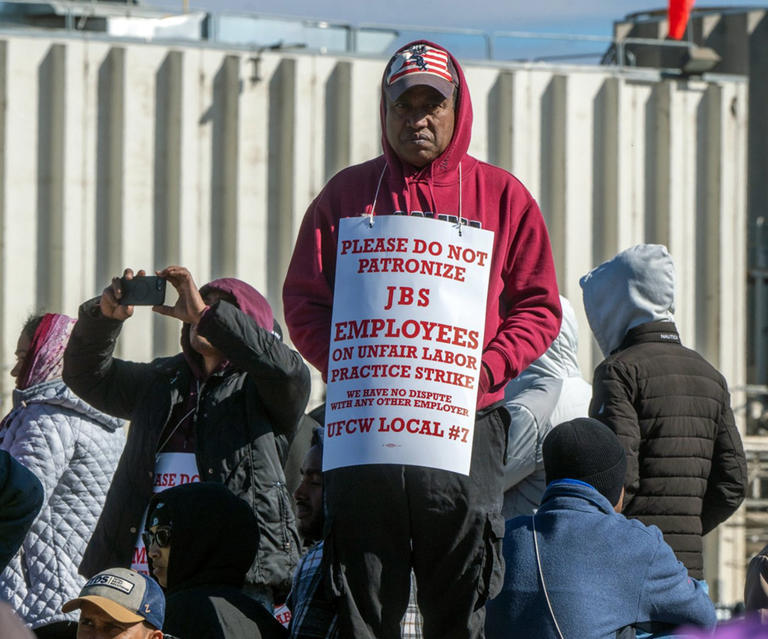 Workers' strike at one of the largest US meatpacking plants will ...