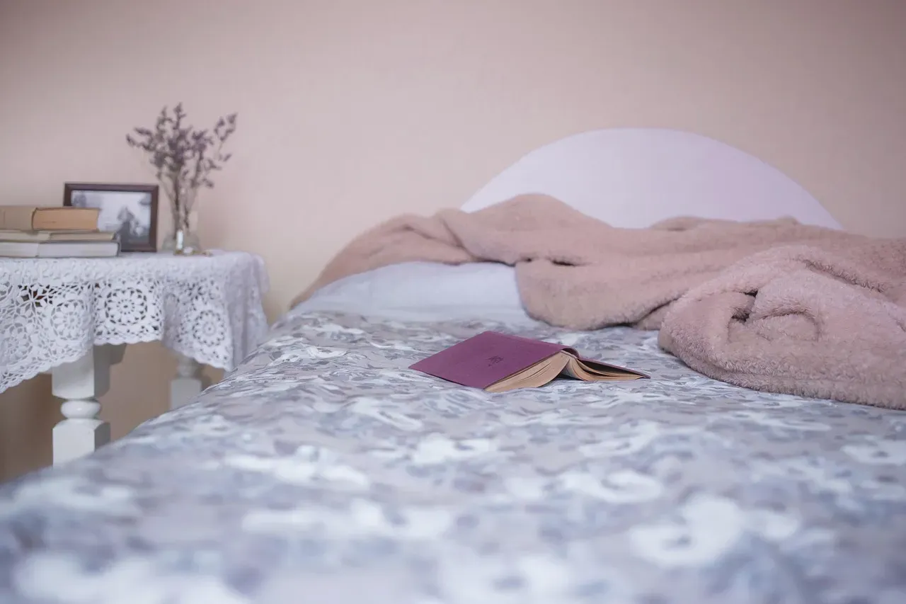 8 hotel room red flags that should immediately raise alarm bells