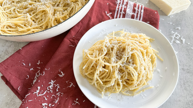 Classic spaghetti cacio e pepe recipe