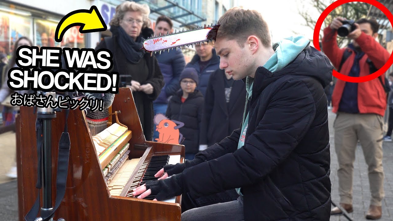 Playing Chainsaw Man opening on piano in public: Kick Back