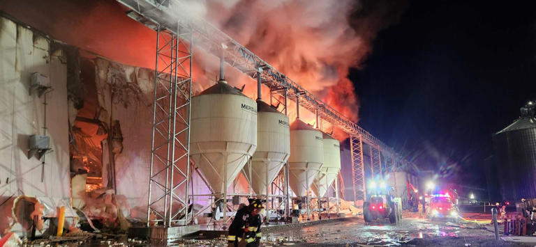 Iowa fire department shares photos of massive fire at northern Iowa egg ...