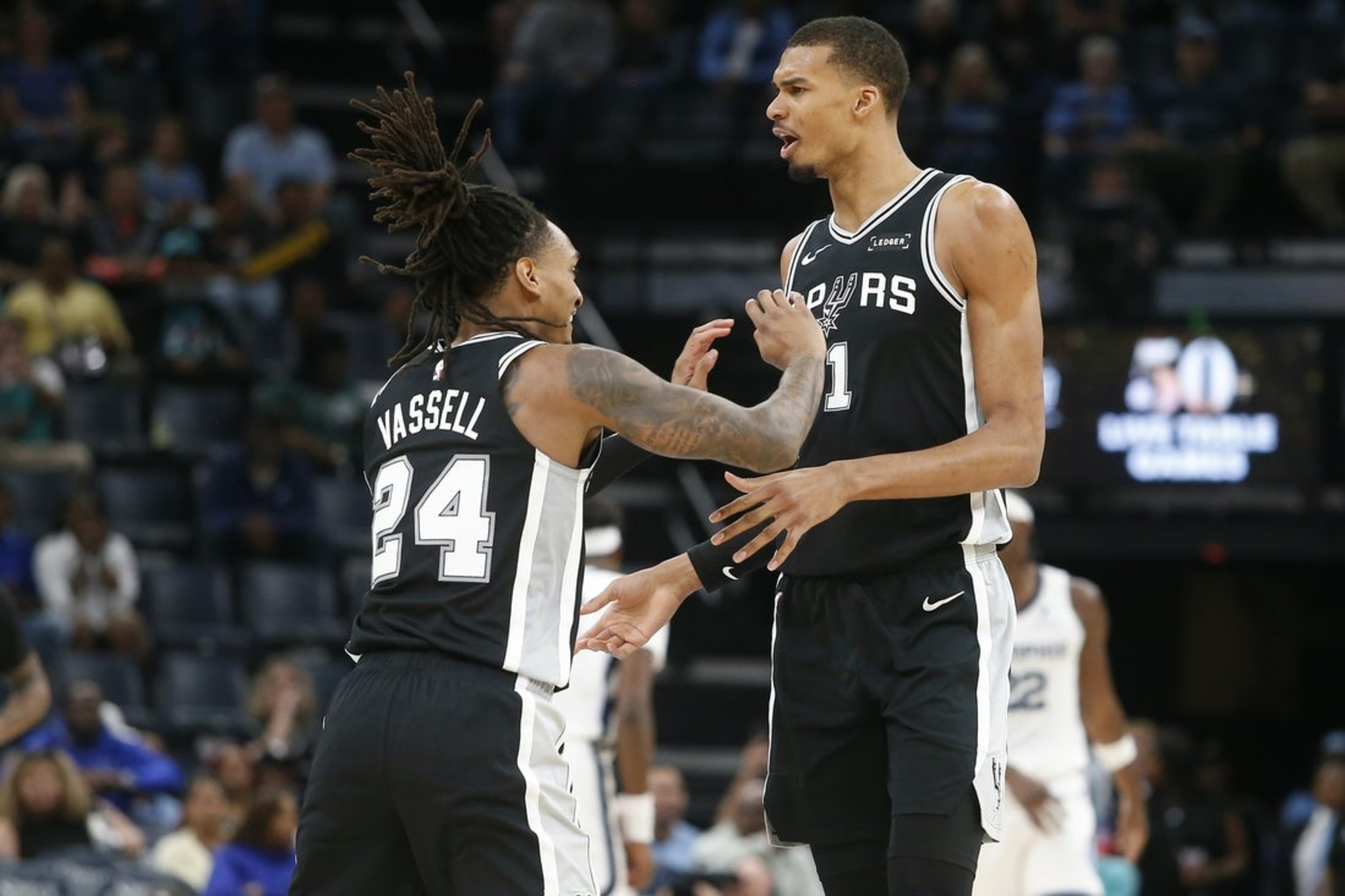 In sight of top spot, Spurs to work on improvements vs. Bucks