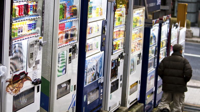 5 types of unique vending machines to try on your vacation to Japan
