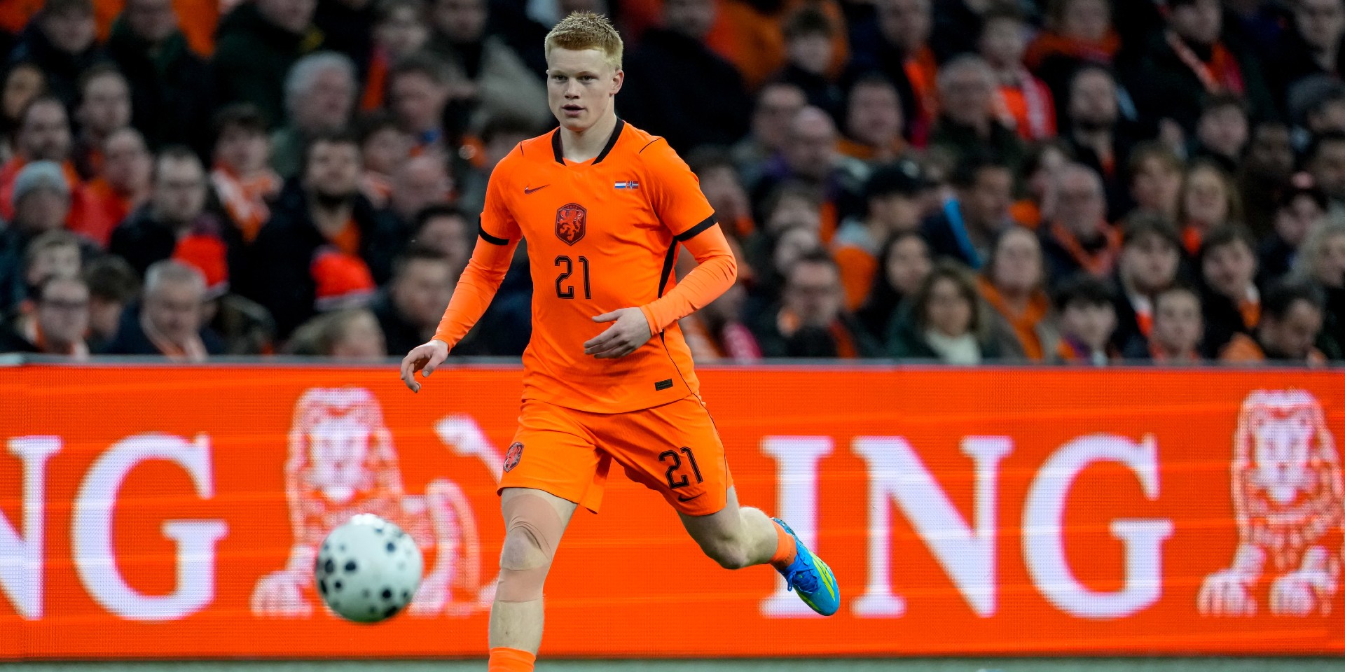 Oranje-fans laten zich horen na debuut Kees Smit: 'Alsof ik naar De ...