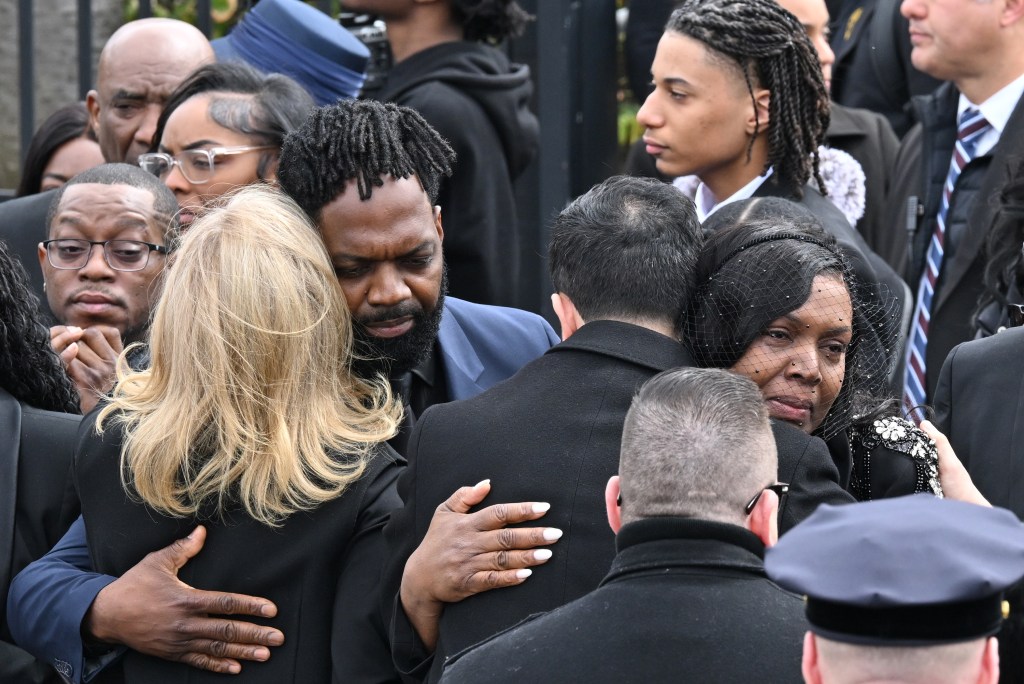 Funeral for NYPD cop who died in Mideast draws Hochul, Mamdani — and ...