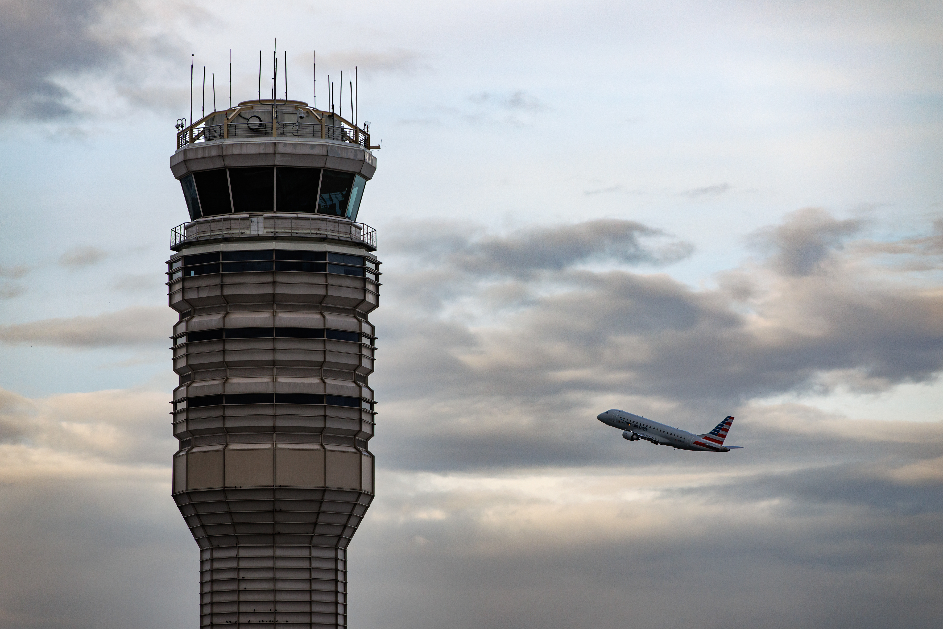 Ground stops at all 3 major DC-area airports