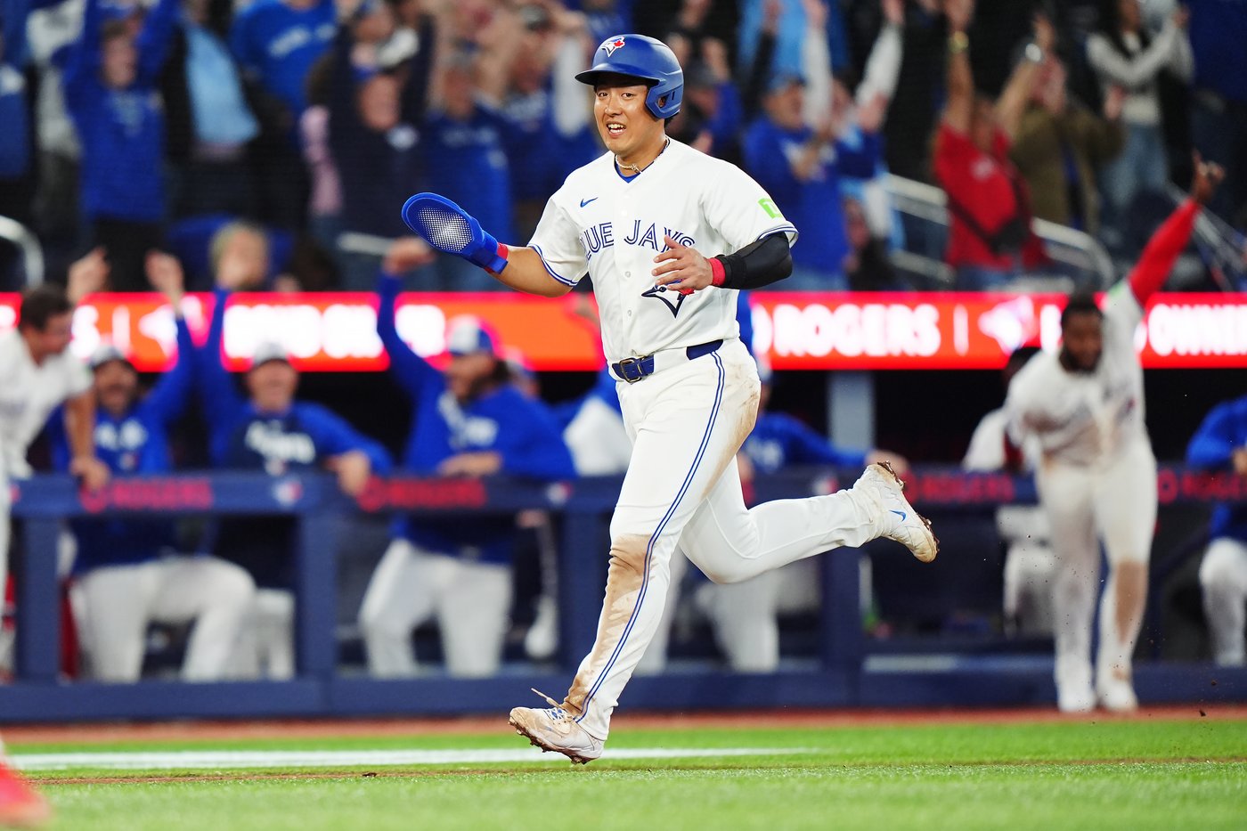 Blue Jays: Okamoto inscrit le point victorieux en 9e, à ses débuts avec ...