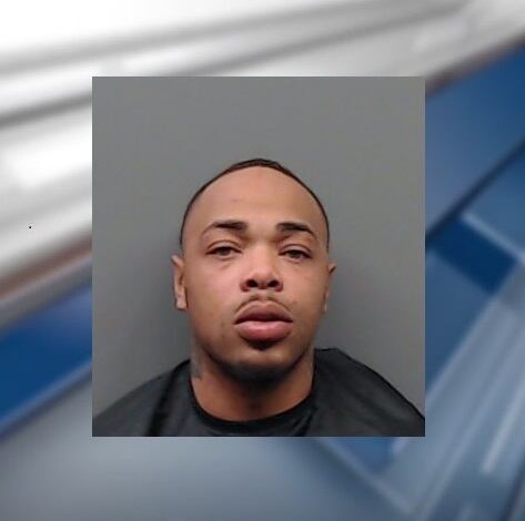 Report: Tyler suspect holds 2 in home after fleeing arrest