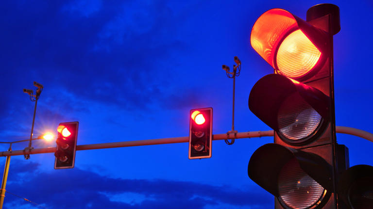Why some intersections switch to flashing traffic lights at night
