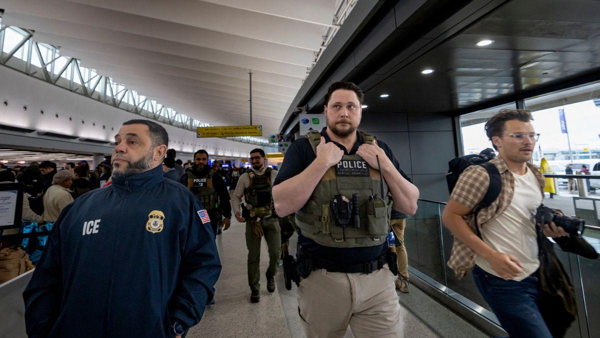 Airport chaos and celebrity travel fears: Donald Trump floats National ...