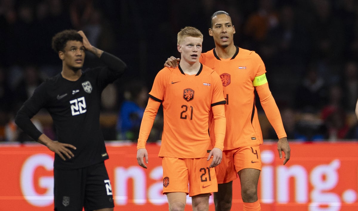 Ronald Koeman velt oordeel over debuut van Kees Smit