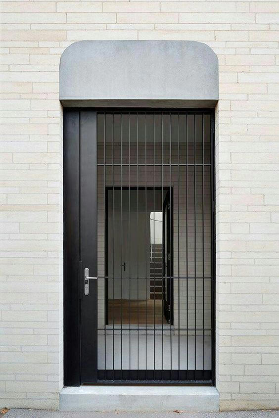 Bikin rumah aman! 7 model teralis pintu satu yang stylish
