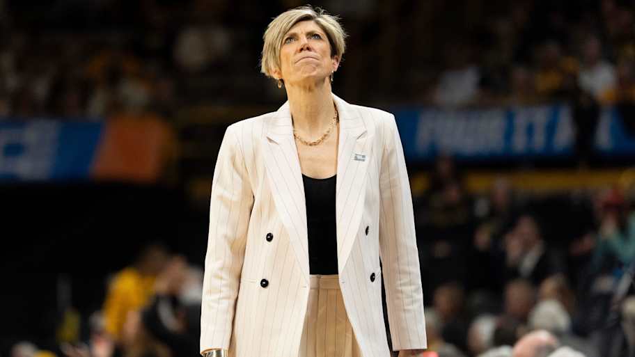 Iowa guard becomes first Hawkeye in transfer portal