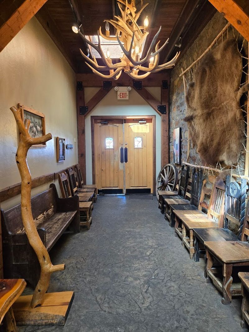 This retro Oklahoma steakhouse has people driving hours just to sink ...