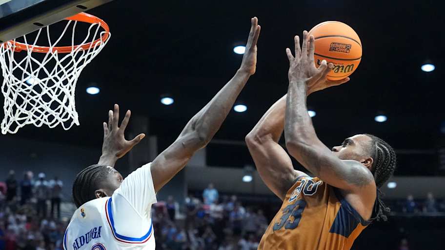 Flory Bidunga's latest major recognition could cut his Kansas career short