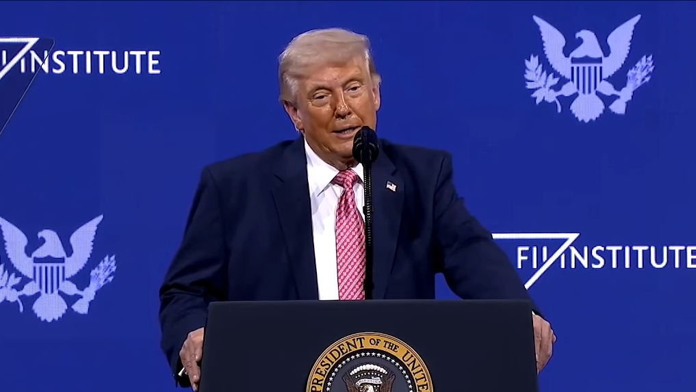'The strait of Trump': Trump slips up, makes Freudian slip during ...