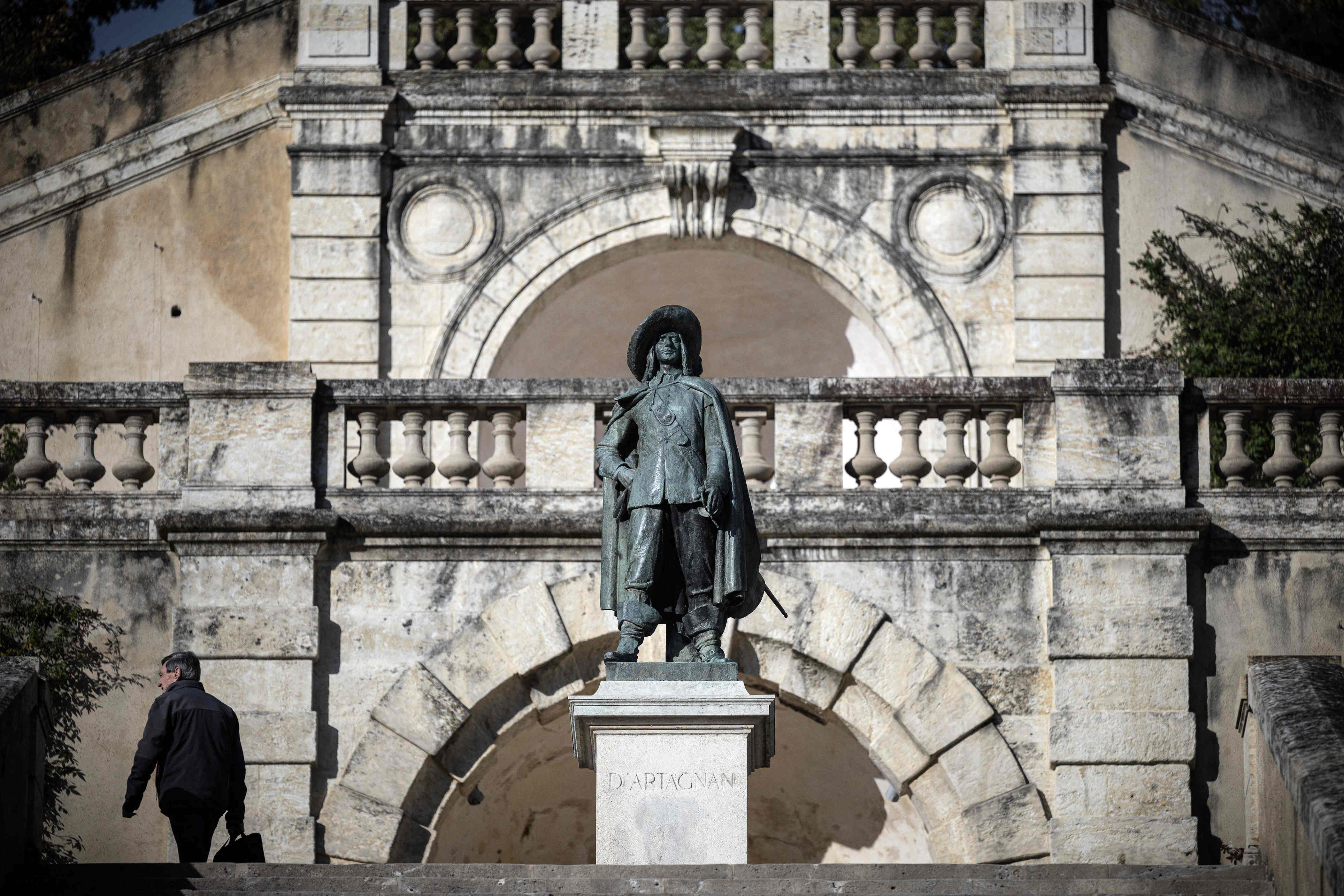 Does this skeleton found beneath a Dutch church belong to D'Artagnan ...