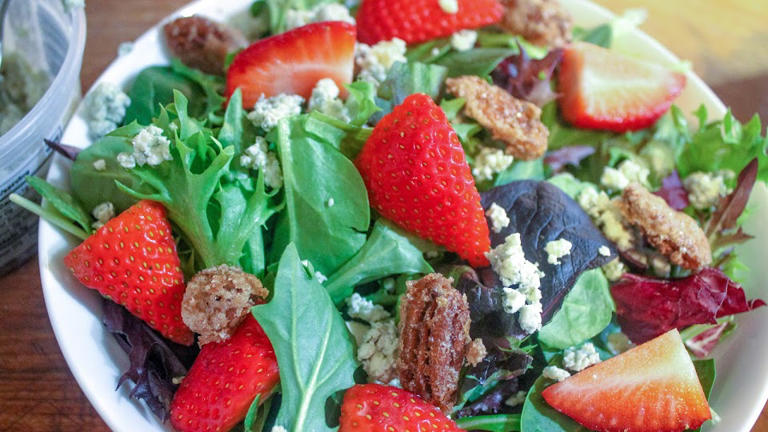 Every Aspect Of This Delicious And Fresh Salad Deserves A Blue Ribbon ...