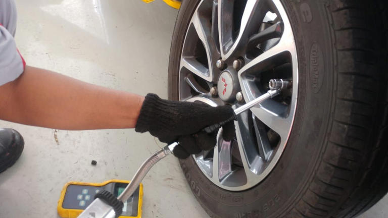 Awas, Kebiasaan Ini Penyebab Ban Mobil Cepat Retak-retak, Simak