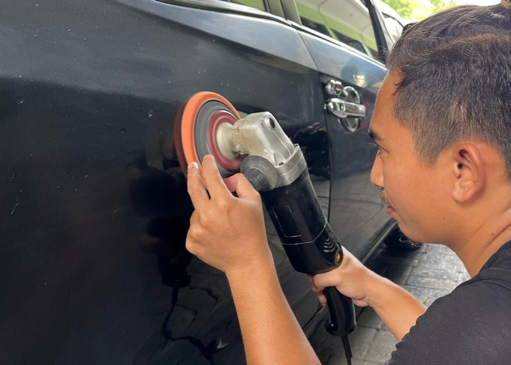 Ini Cara Yang Benar Poles Cat Mobil di Rumah, Jangan Sampai Salah