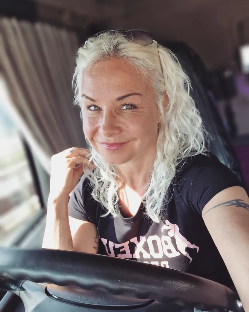 „Trucker Babes“: Diese Frauen mischen die Straßen auf