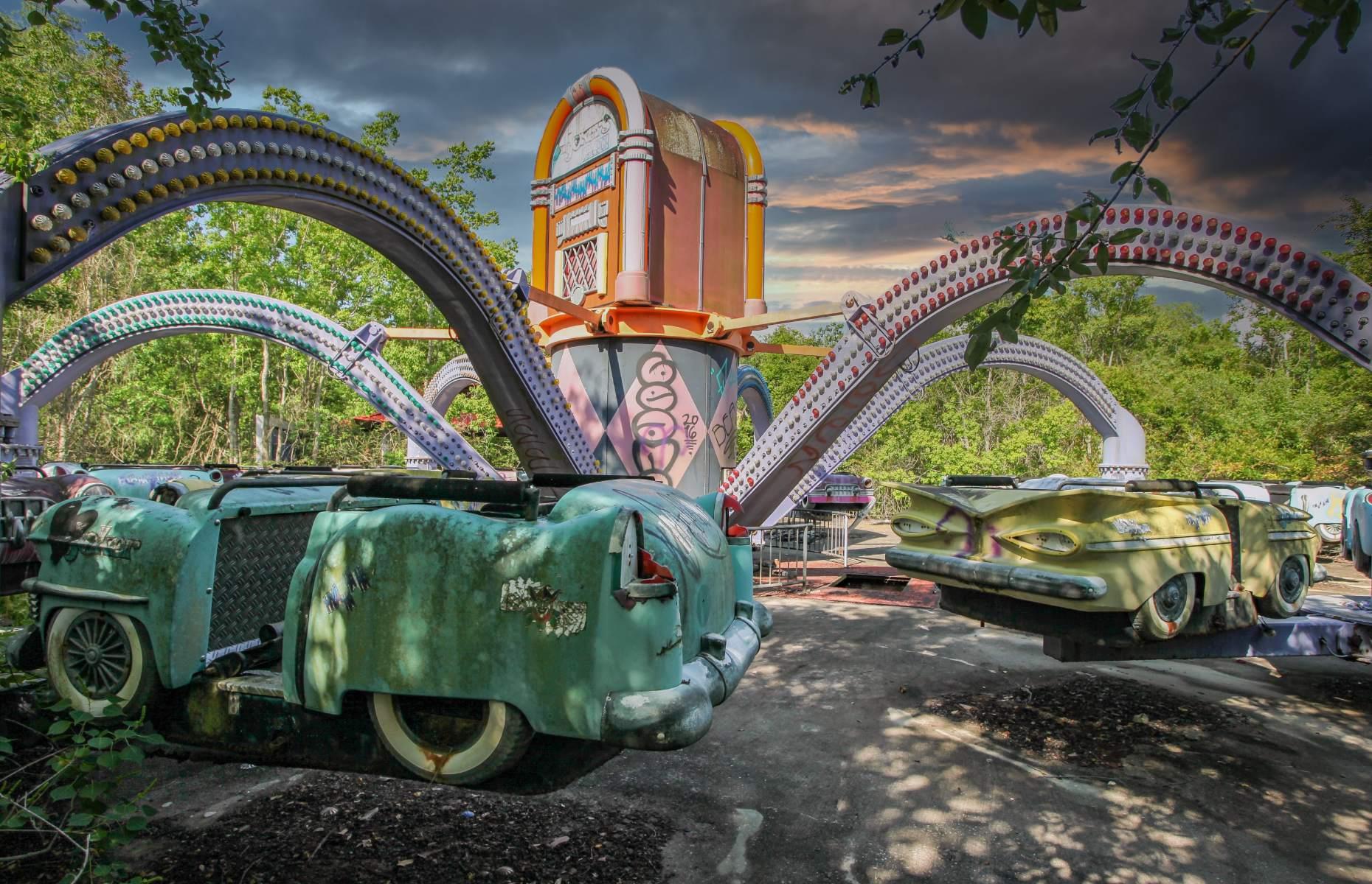 Why this Six Flags theme park was abandoned