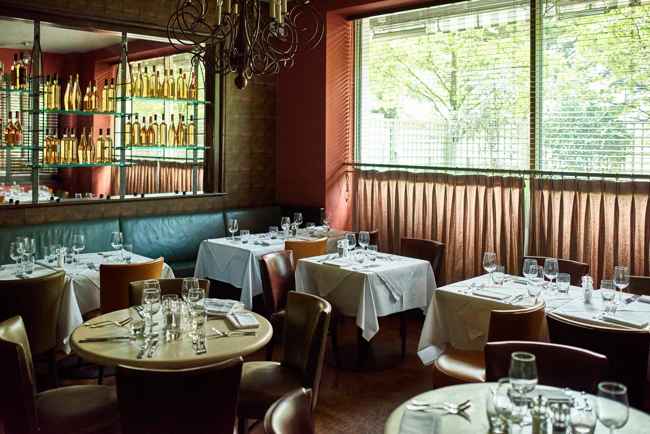 15 Red Flags You’re About to Eat at a Bad Restaurant