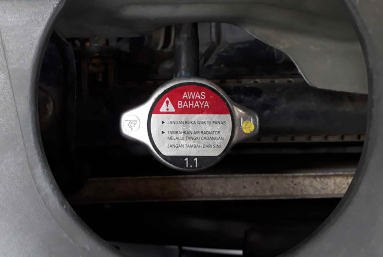 Dibiarkan Mesin Bisa Overheat, Ini Tanda Tutup Radiator Mobil Rusak