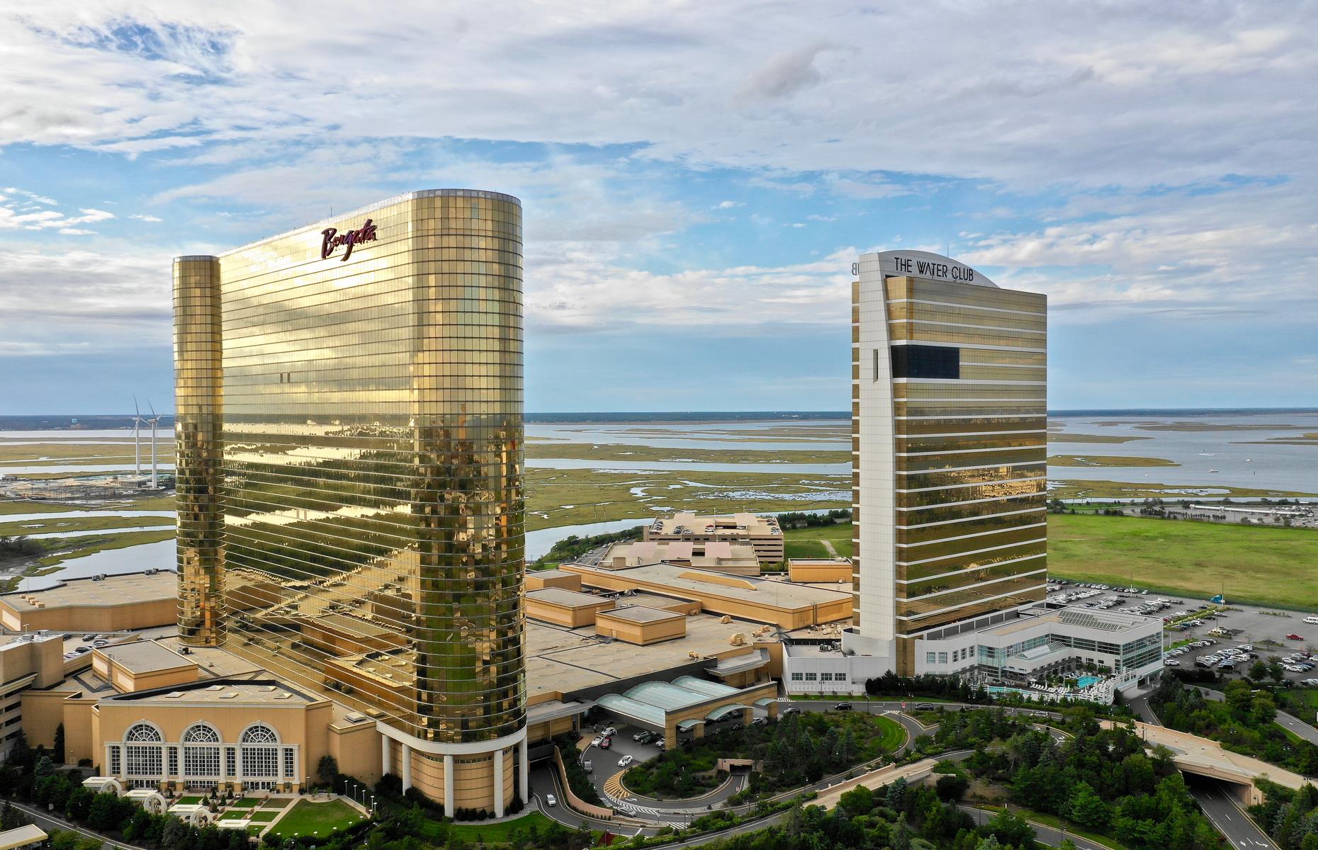 See the extraordinary sizes of the biggest hotels