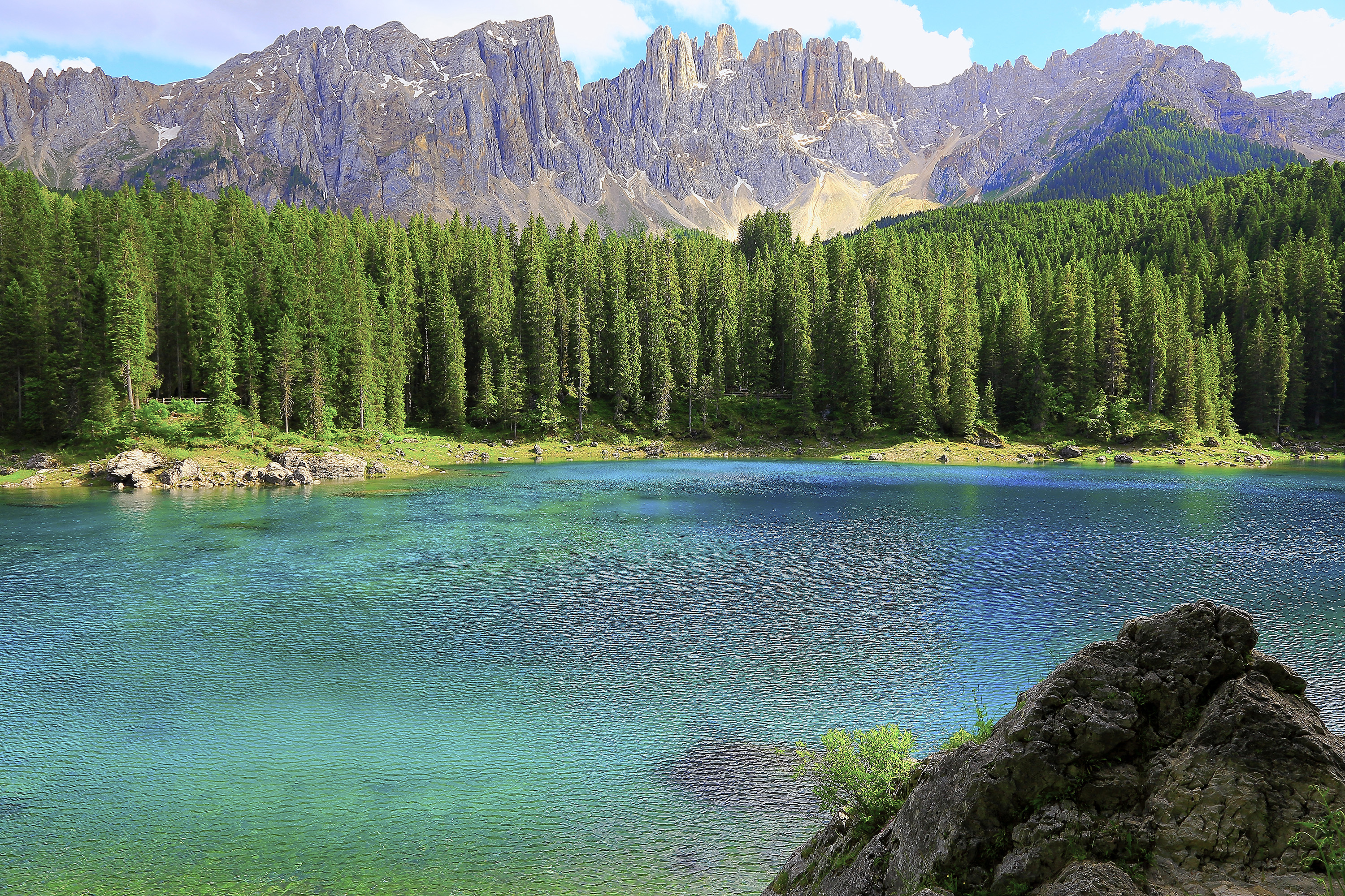 Beautiful lakes around the world