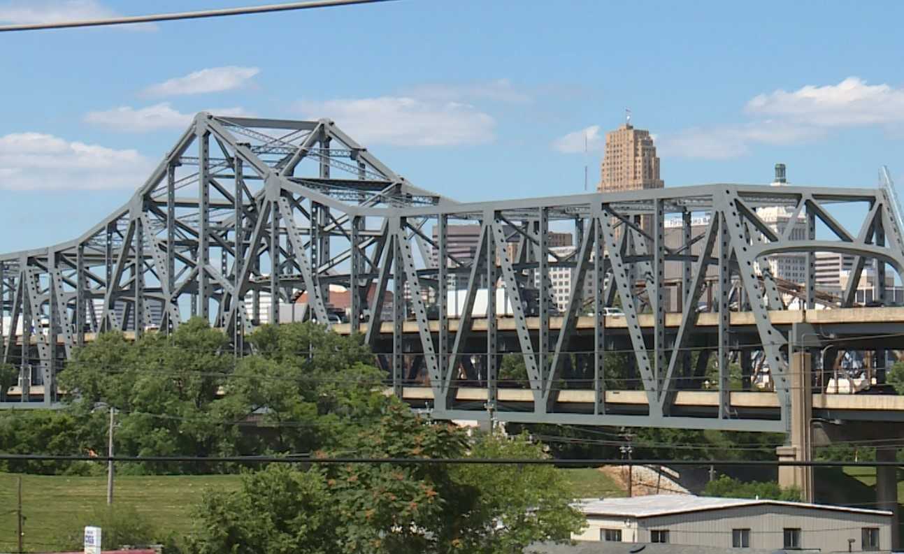 Lane closures scheduled on I-75, Brent Spence Bridge for deck, wall repairs