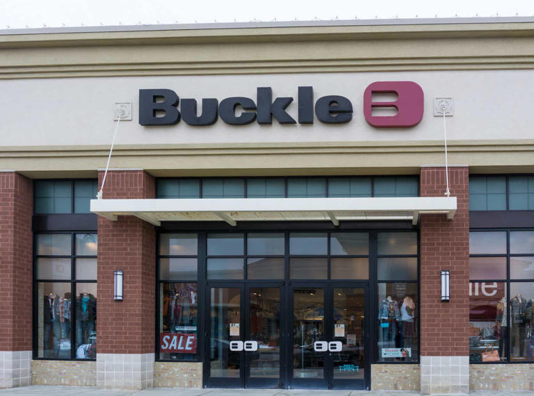 Buckle's May net sales climb 4.5% to $92.4M; monthly comps grow 2.2% Y/Y