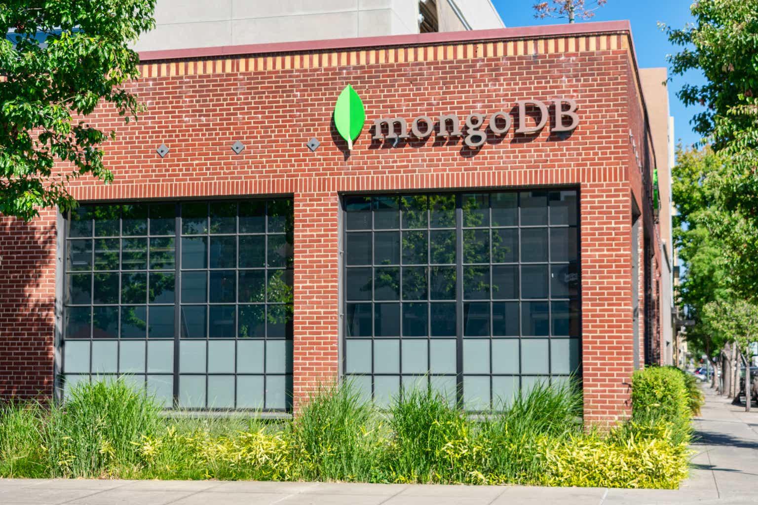 MongoDB surges as Q2 revenue shows 24% growth; increases guidance for ...