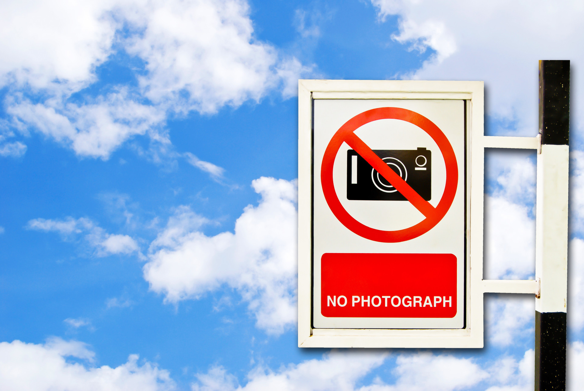 30 things to avoid when you travel abroad