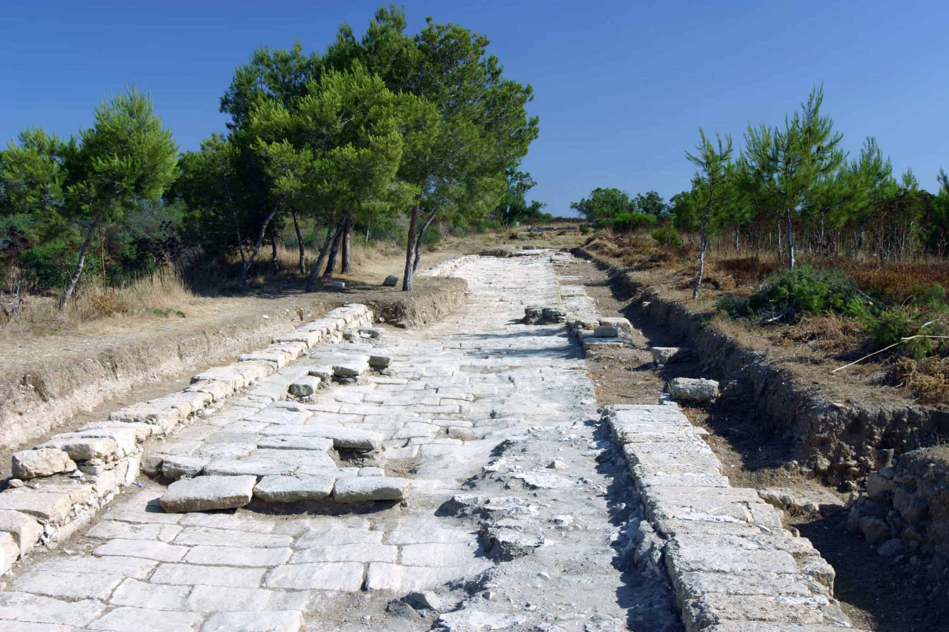 Sur le chemin des anciennes voies romaines