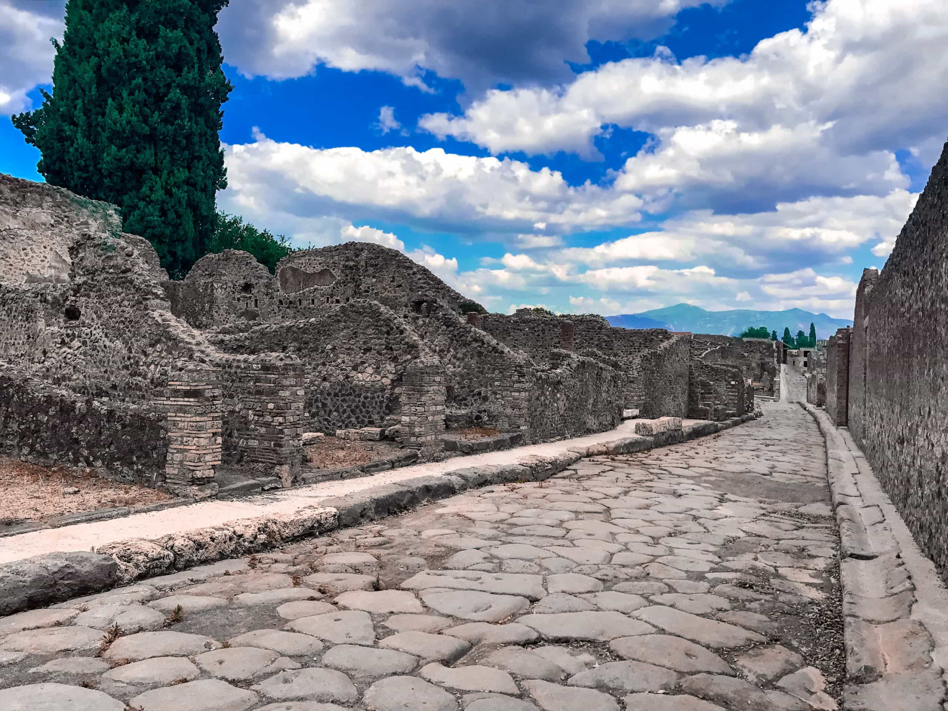 Sur le chemin des anciennes voies romaines