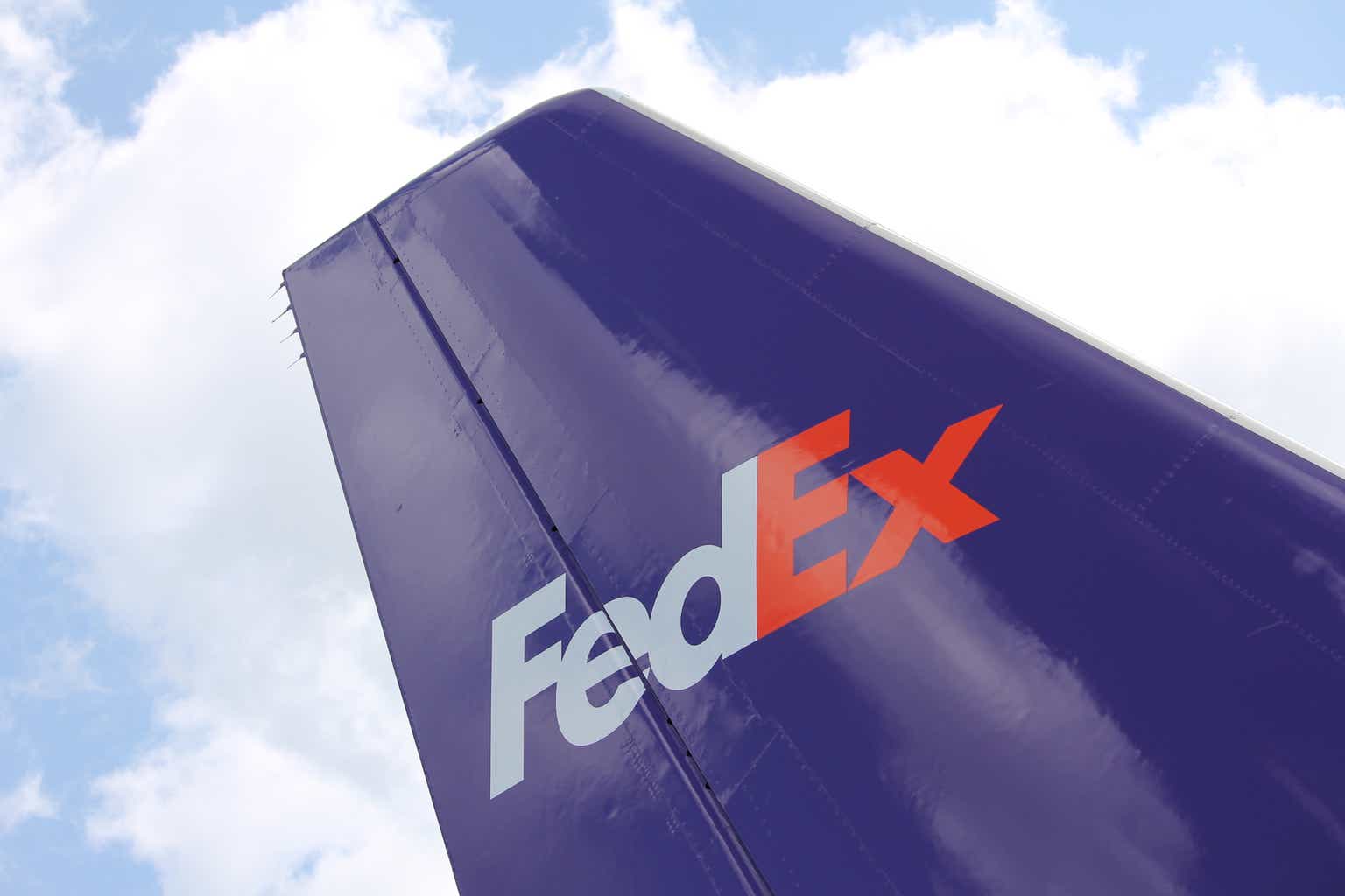 FedEx to separate freight operations, posts mixed results and lowers ...