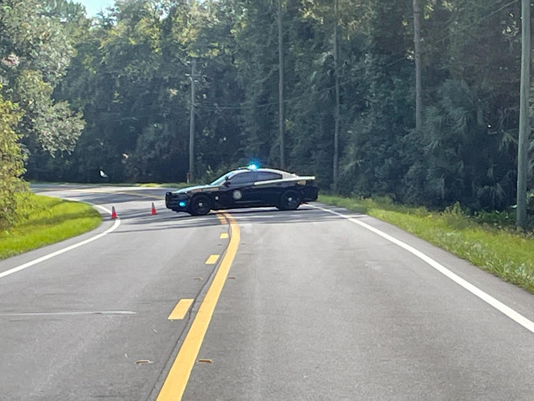 One man dies, two people seriously hurt in crash on SR 285