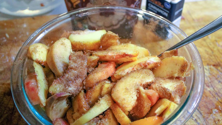 For A Simple Dessert, These Maple Brown Sugar Peaches Are Amazing