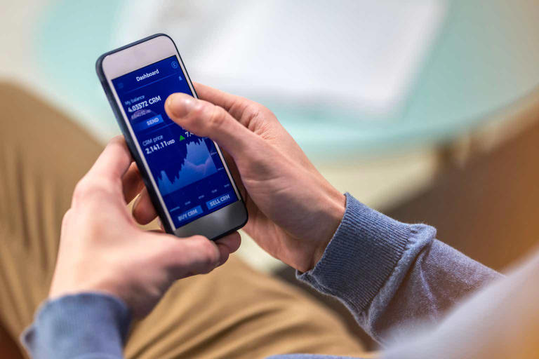 Alcon updates 2025 revenue outlook to $10.3B–$10.4B while advancing ...