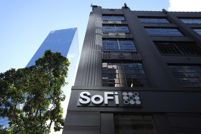 SoFi Technologies stock stumbles after pricing $1.5B share offering