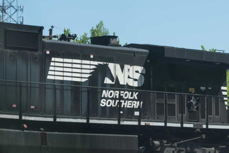Trump floated the idea of 15% GOVT stake in Norfolk Southern/Union ...