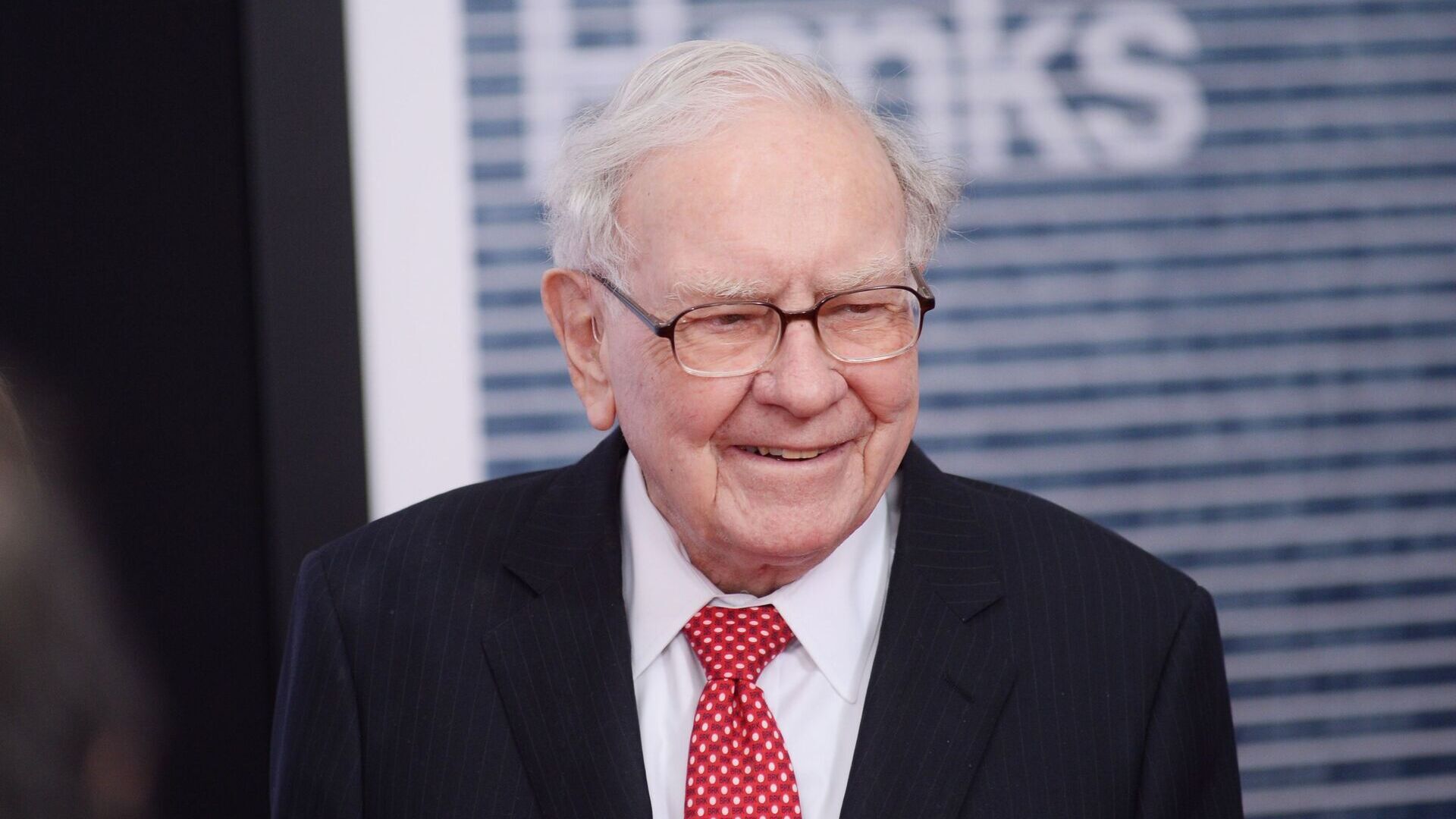 Warren Buffett 5 Terrible Ways To Invest Your Money
