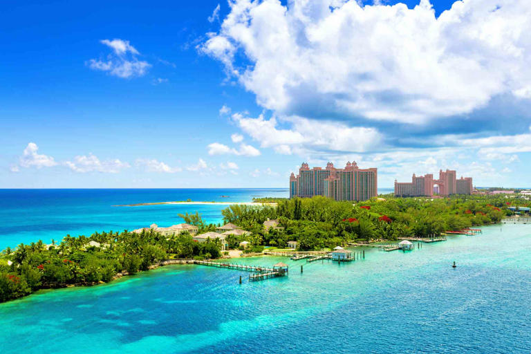 Best times to visit the Bahamas for fewer crowds and savings