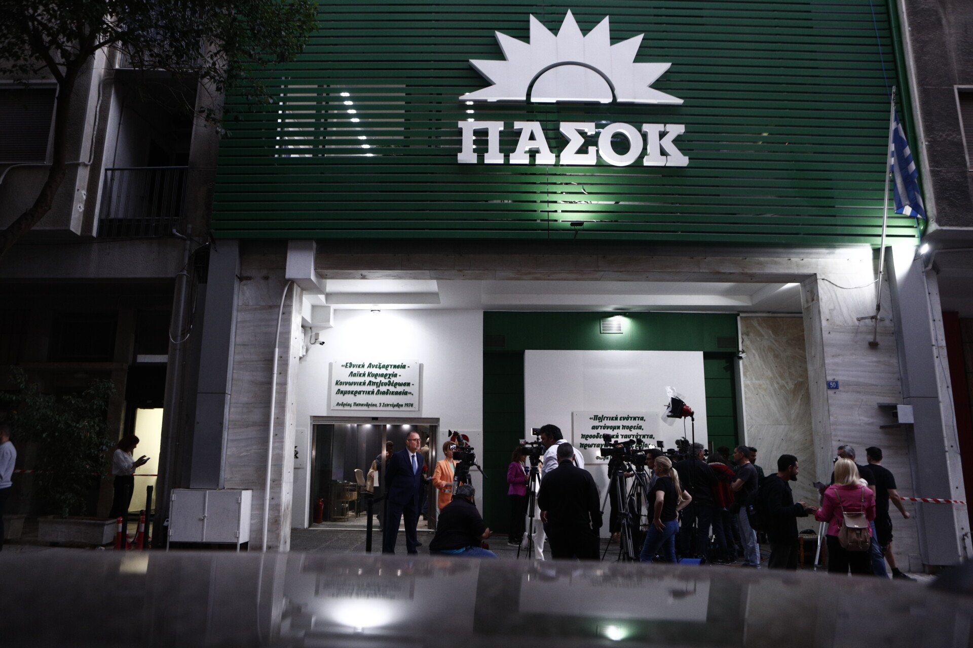 Πέθανε το ιδρυτικό στέλεχος του ΠΑΣΟΚ Μανώλης Καρακωνσταντάκης