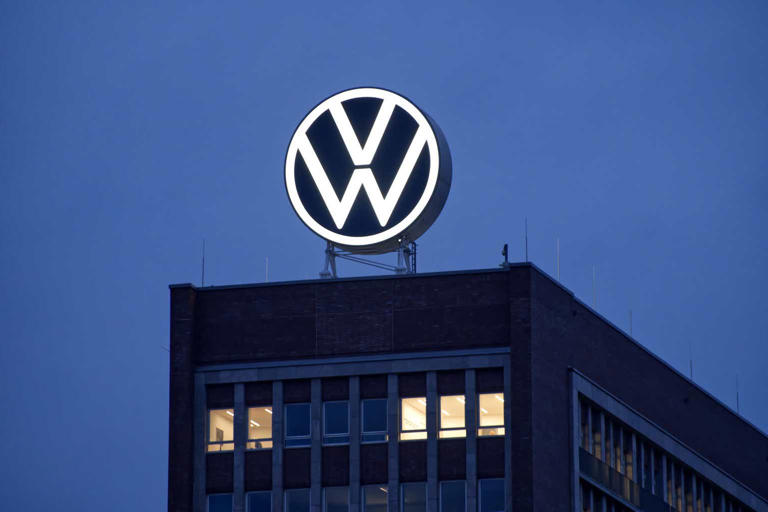Volkswagen faces UAW complaint on shift cut at Chattanooga plant