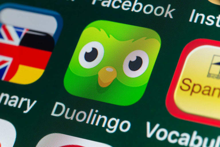 Duolingo shares drop as Q4 bookings forecast misses; strategic shift ...