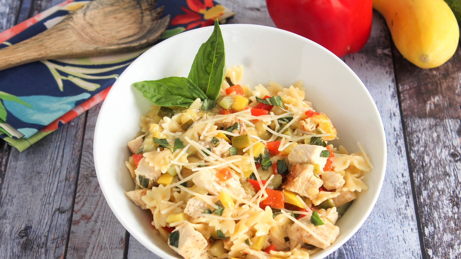 We All Loved This Light Chicken Pasta That's Filled With Zucchini And ...